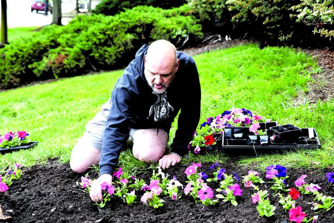 Flower power: 800 plant, mulch to energize, beautify downtown as part ...